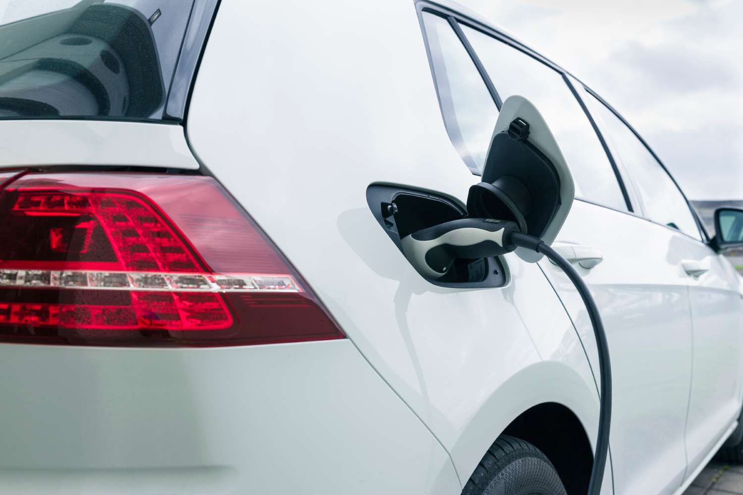 How will electric vehicles contribute to the smart grid? - SAS Voices